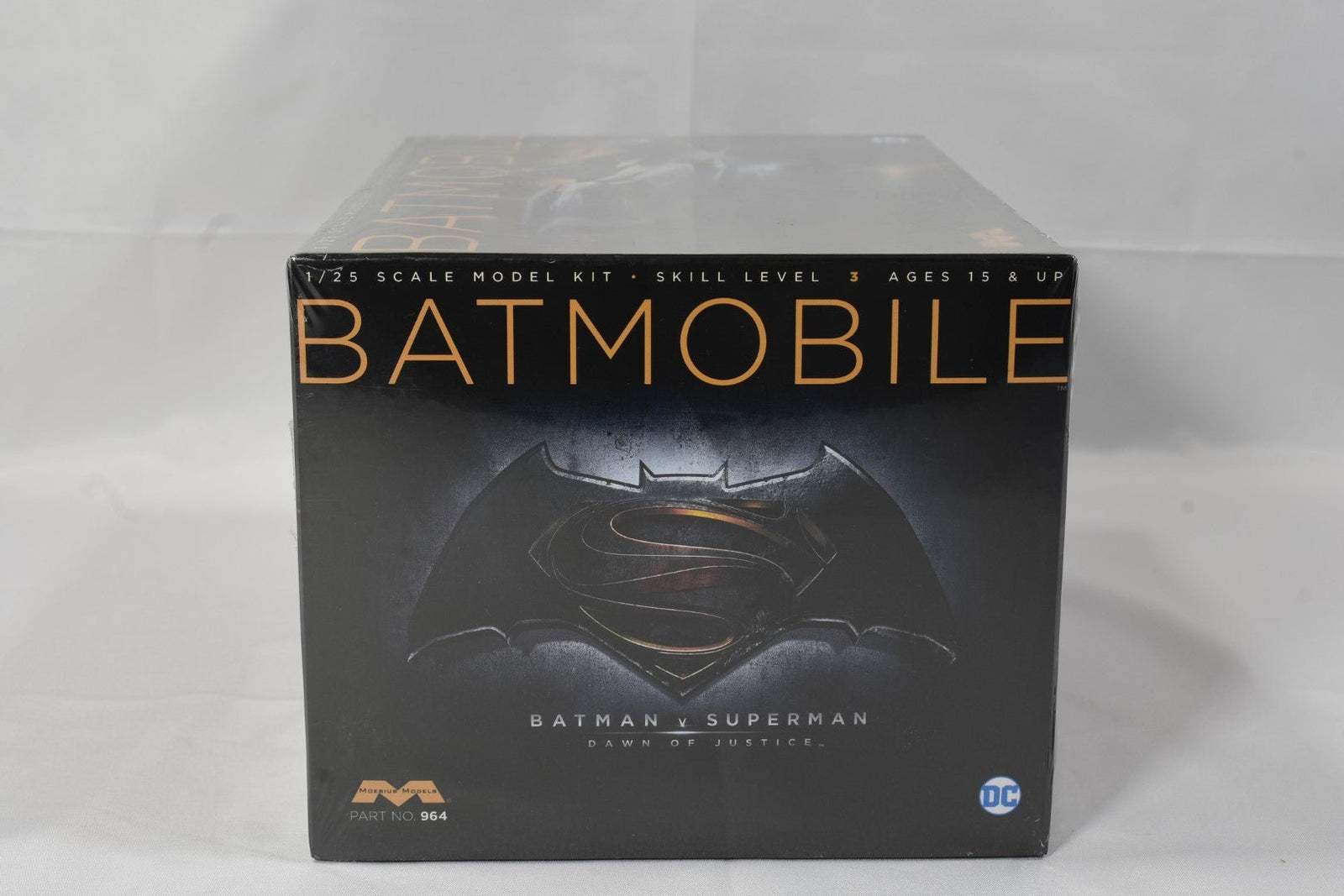 Moebius Batmobile Batman v Superman BvS 1:25 Scale Model Kit